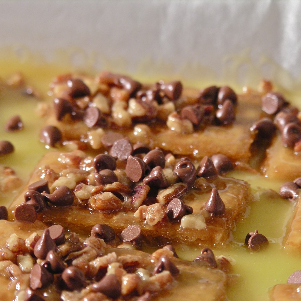 Toffee Pecan Crunch Bars | EASYBAKED
