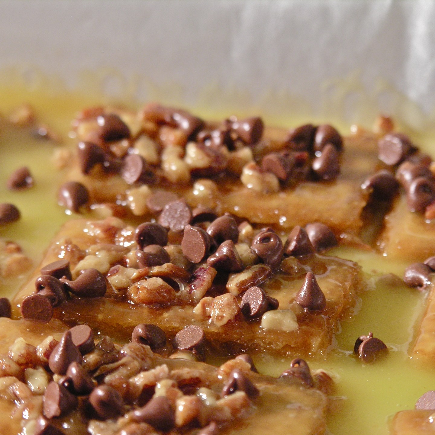 Toffee Pecan Crunch Bars | EASYBAKED