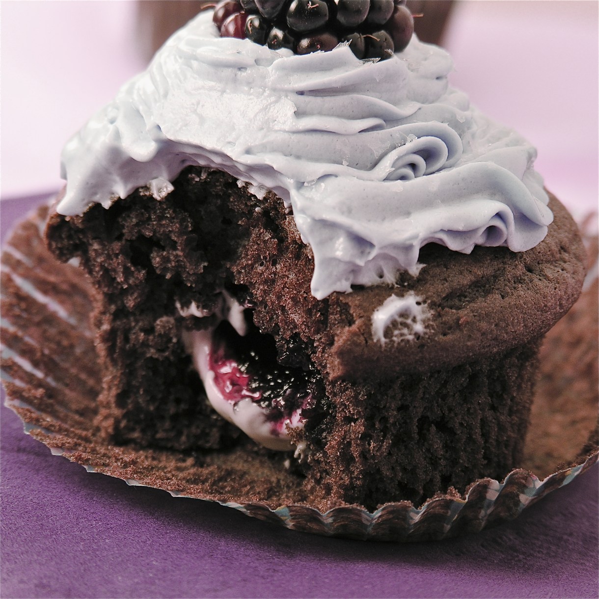 Black Raspberry Cream Cupcakes | EASYBAKED