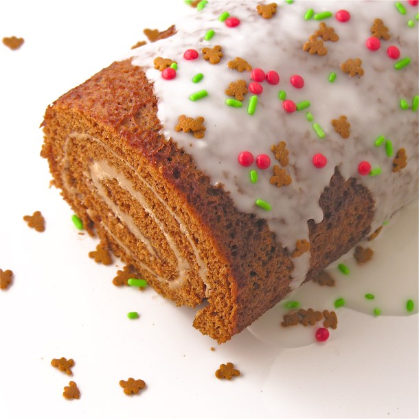 Gingerbread Cake Roll with Maple Cream Filling | EASYBAKED