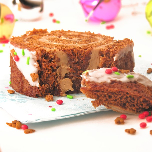 Gingerbread Cake Roll with Maple Cream Filling | EASYBAKED