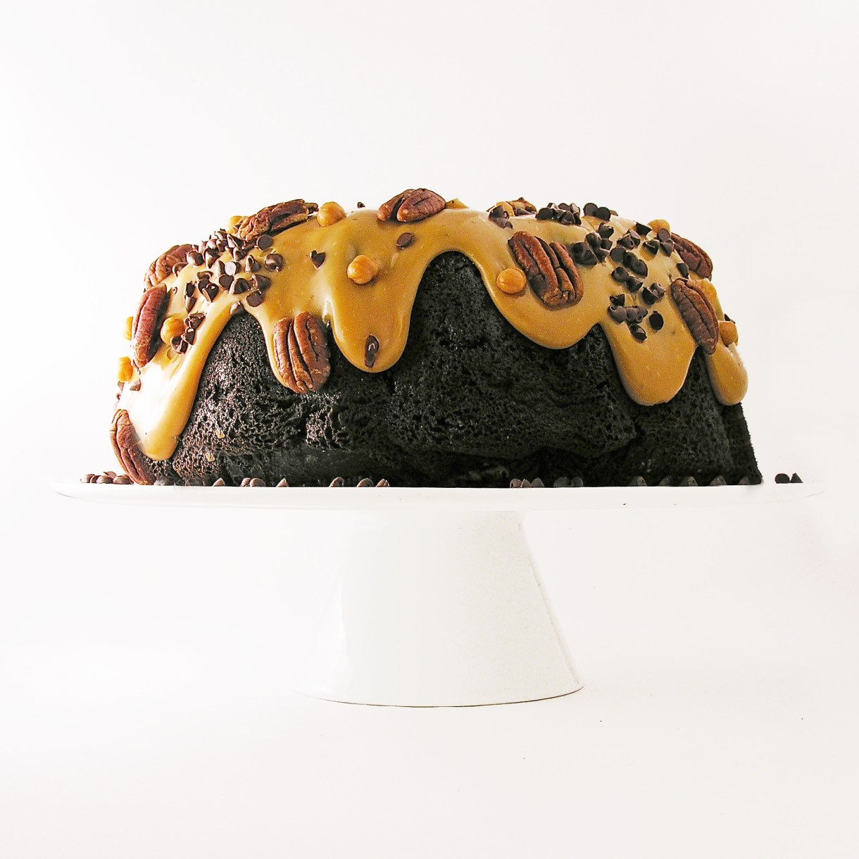 Caramel Turtle Bundt Cake | EASYBAKED