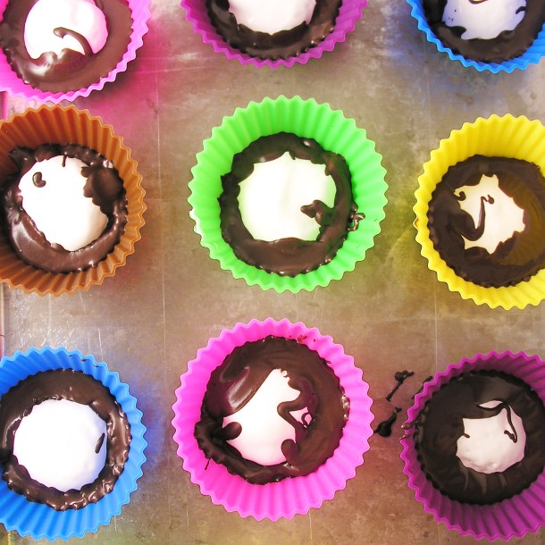 Homemade Mallo Cups | EASYBAKED