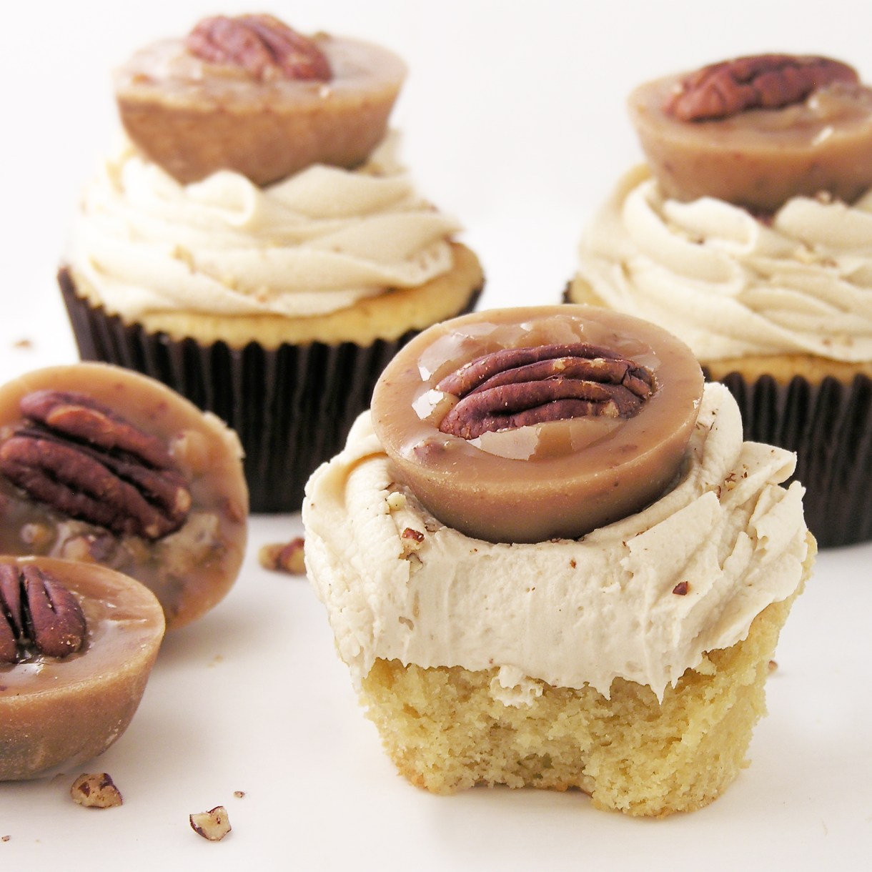 Pecan Praline Cupcakes | EASYBAKED