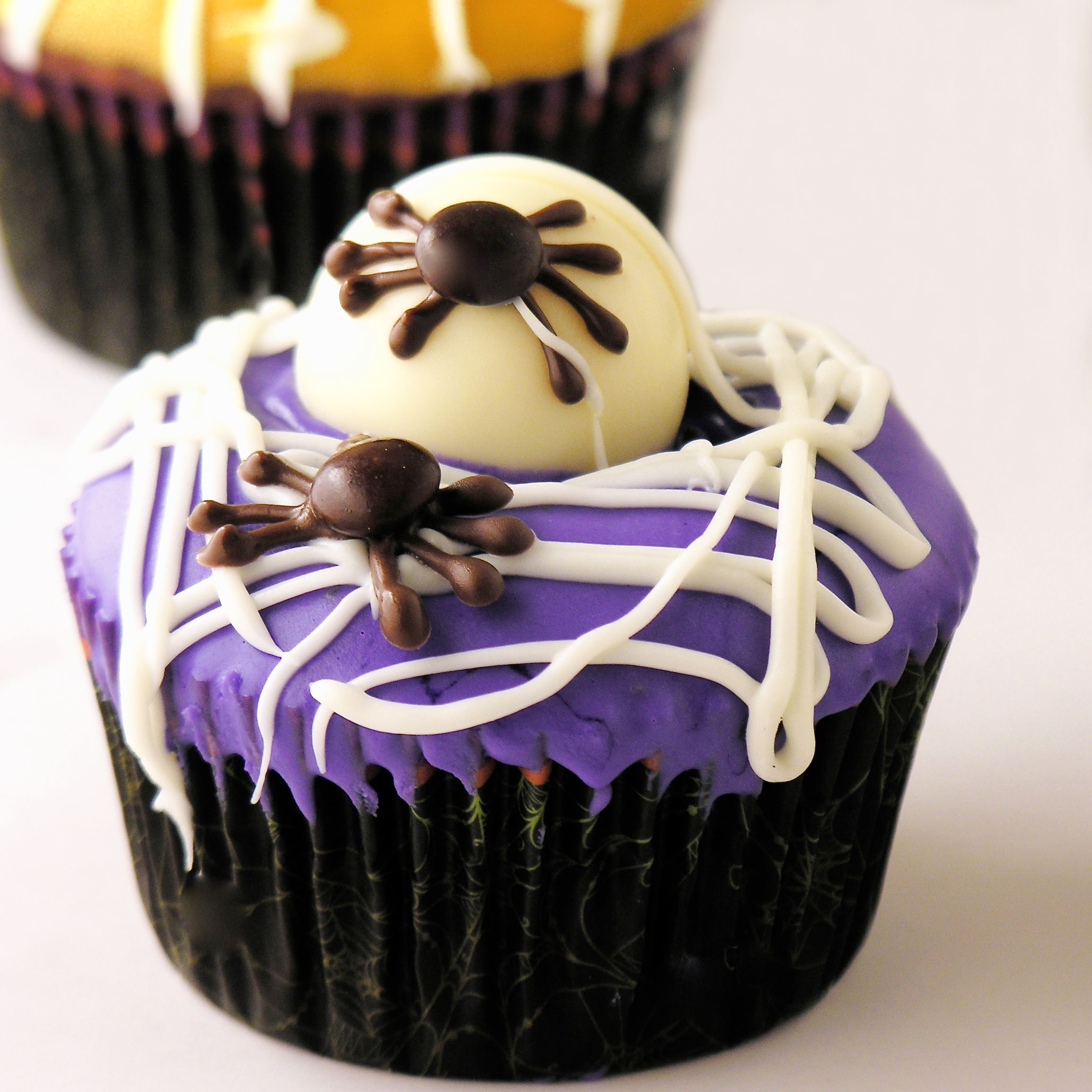 Honeycomb Oreo Pops- with Bees! | EASYBAKED