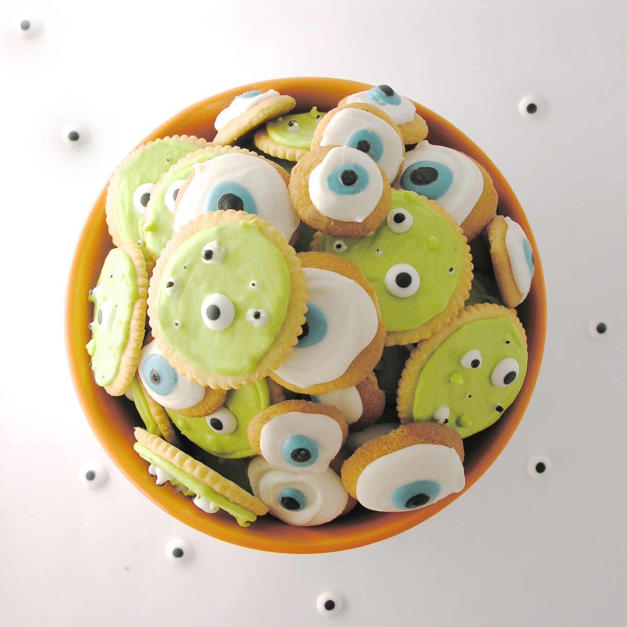 A bowl of eyeball cookies! | EASYBAKED