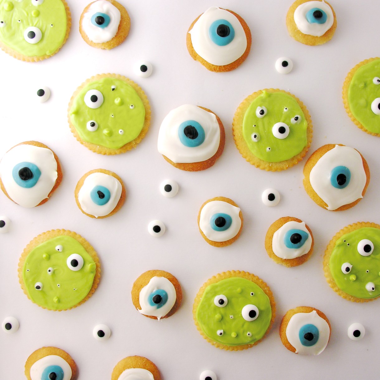 A bowl of eyeball cookies! | EASYBAKED