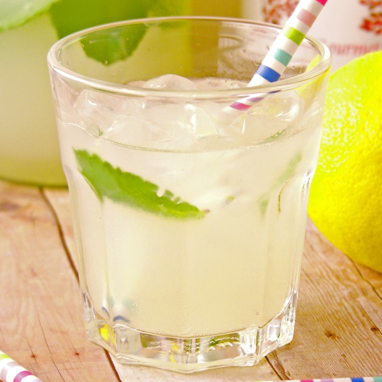 Czech lemonade | EASYBAKED