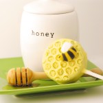 Honeycomb Oreo Pops- with Bees! | EASYBAKED