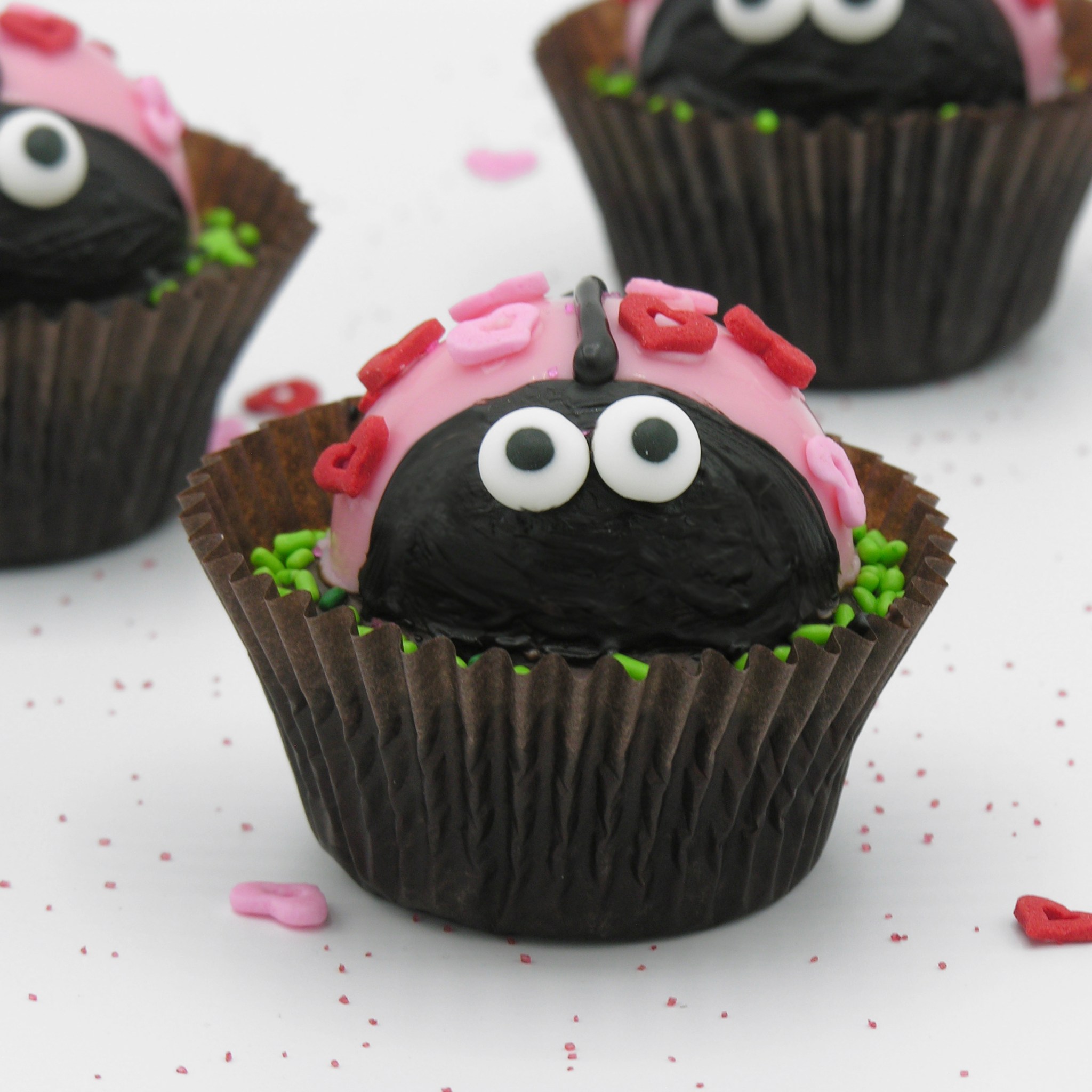 Love Bug Cupcakes | EASYBAKED